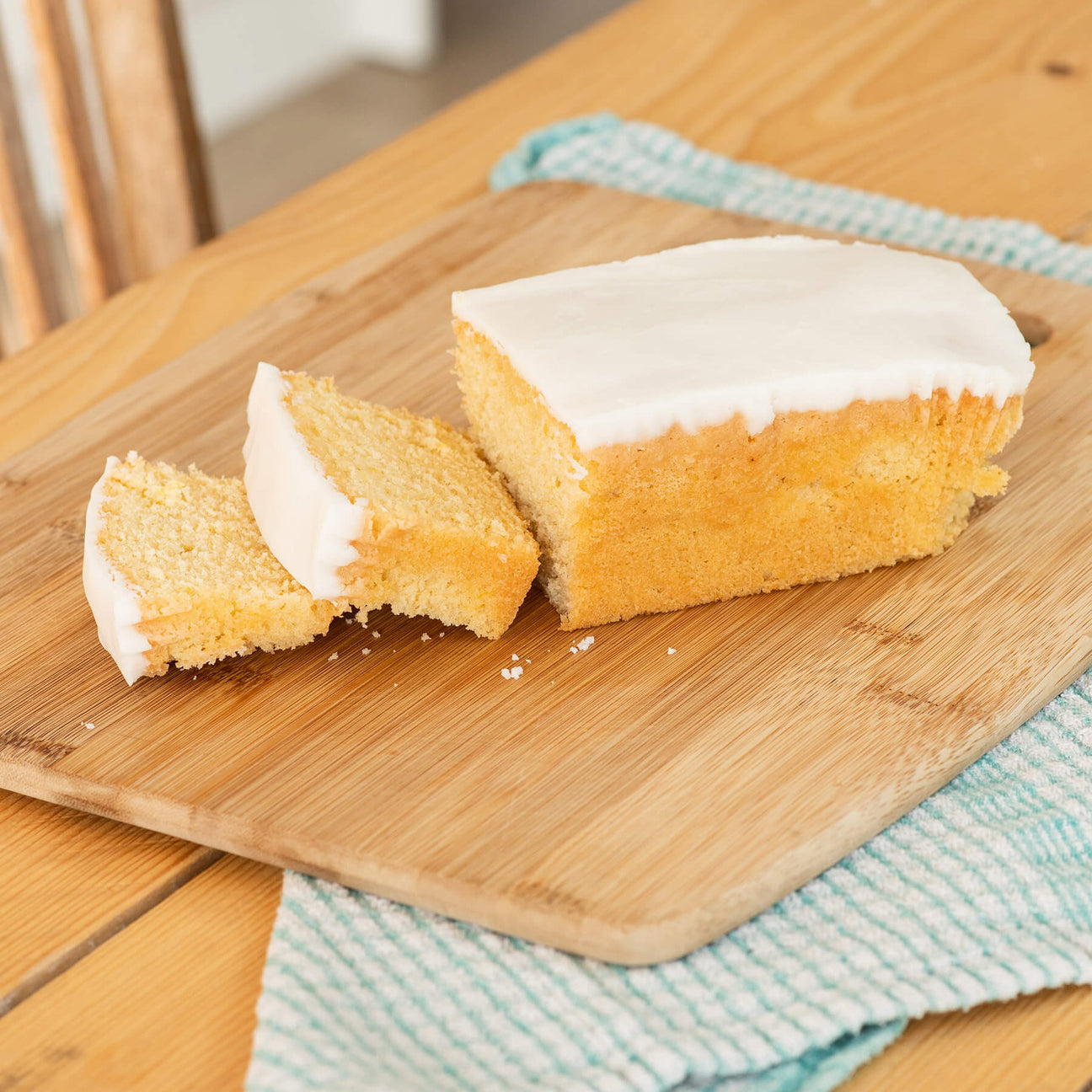 New Forest Cake House Lemon Drizzle – New Forest Hamper Company